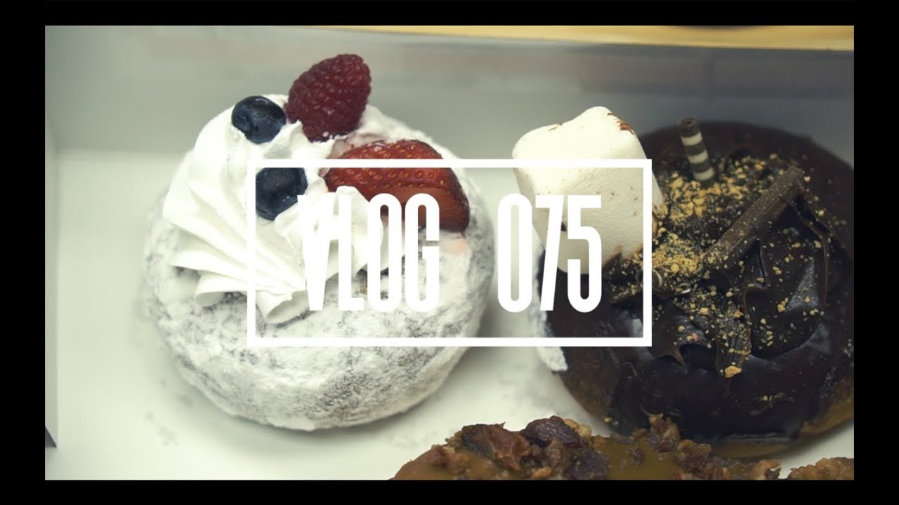 HYVEE'S GOURMET FRIED DONUTS - YouTube
