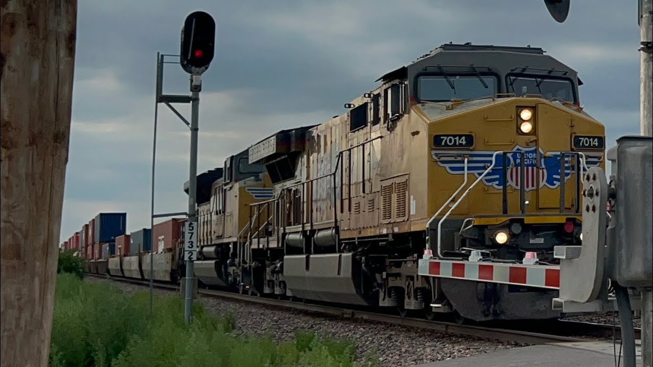 UP 7014 Leads EB I-Train on 8/1/23 - YouTube