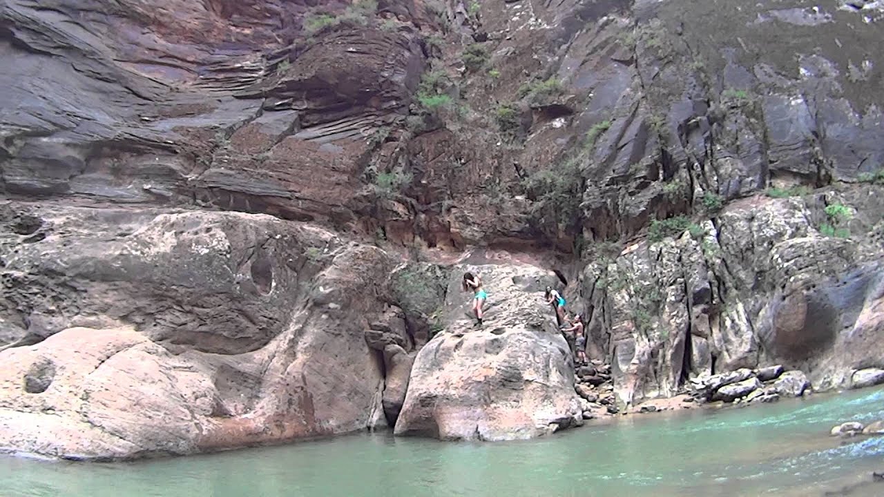 Zion National Park climbing and jumping of the cliff in Narrows 07/2015 ...