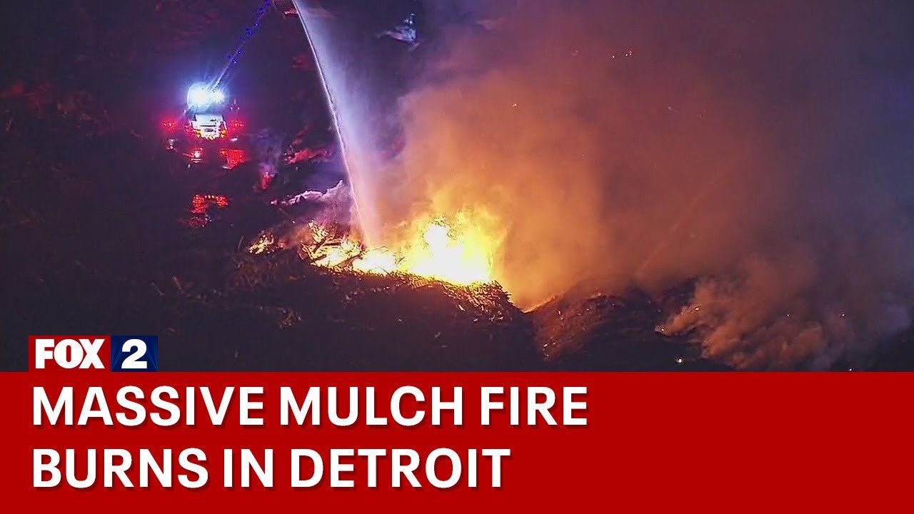 MASSIVE mulch fire burns in Detroit - YouTube