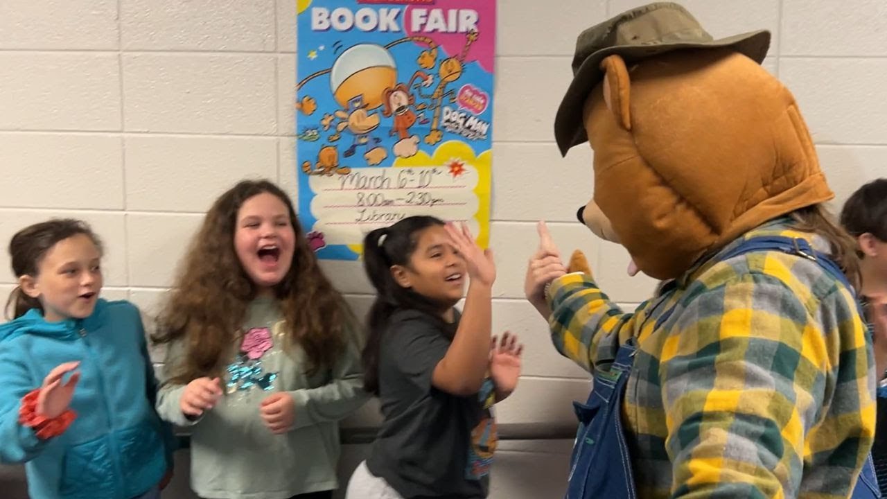 Belvedere Elementary’s book character parade celebrates reading - YouTube