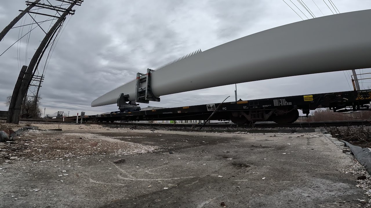 Winnipeg, Multiple wind turbine fan blades on train carts - April 16 ...
