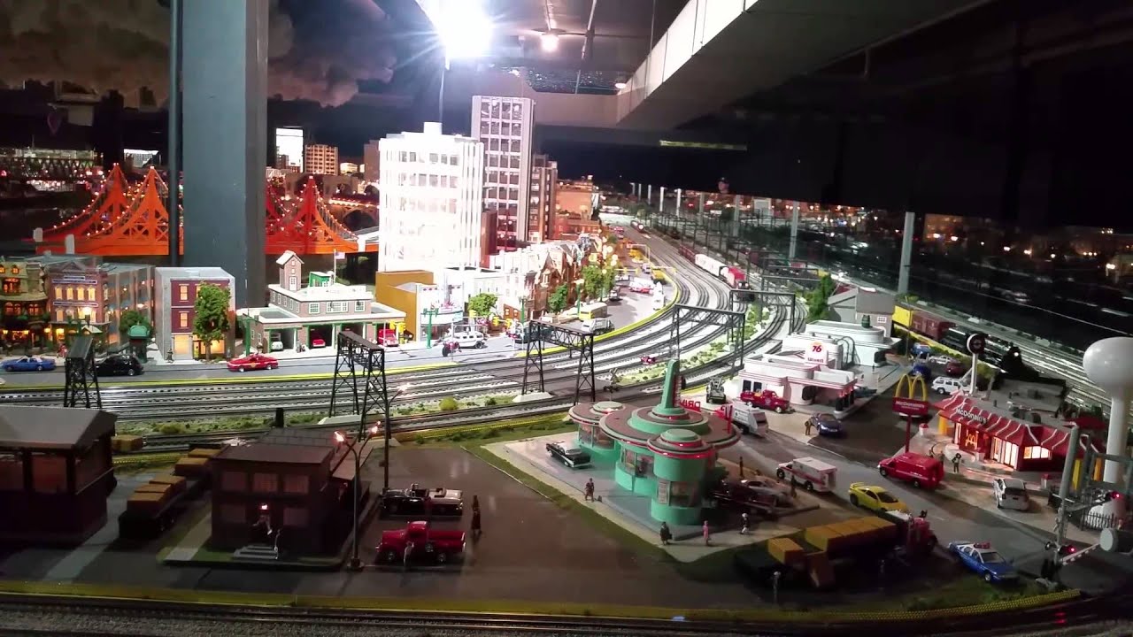 Best model train layout ever - YouTube