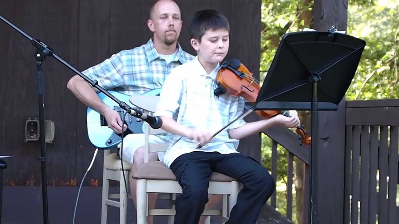 Eli Wells performs 'Jingli Nona' - YouTube