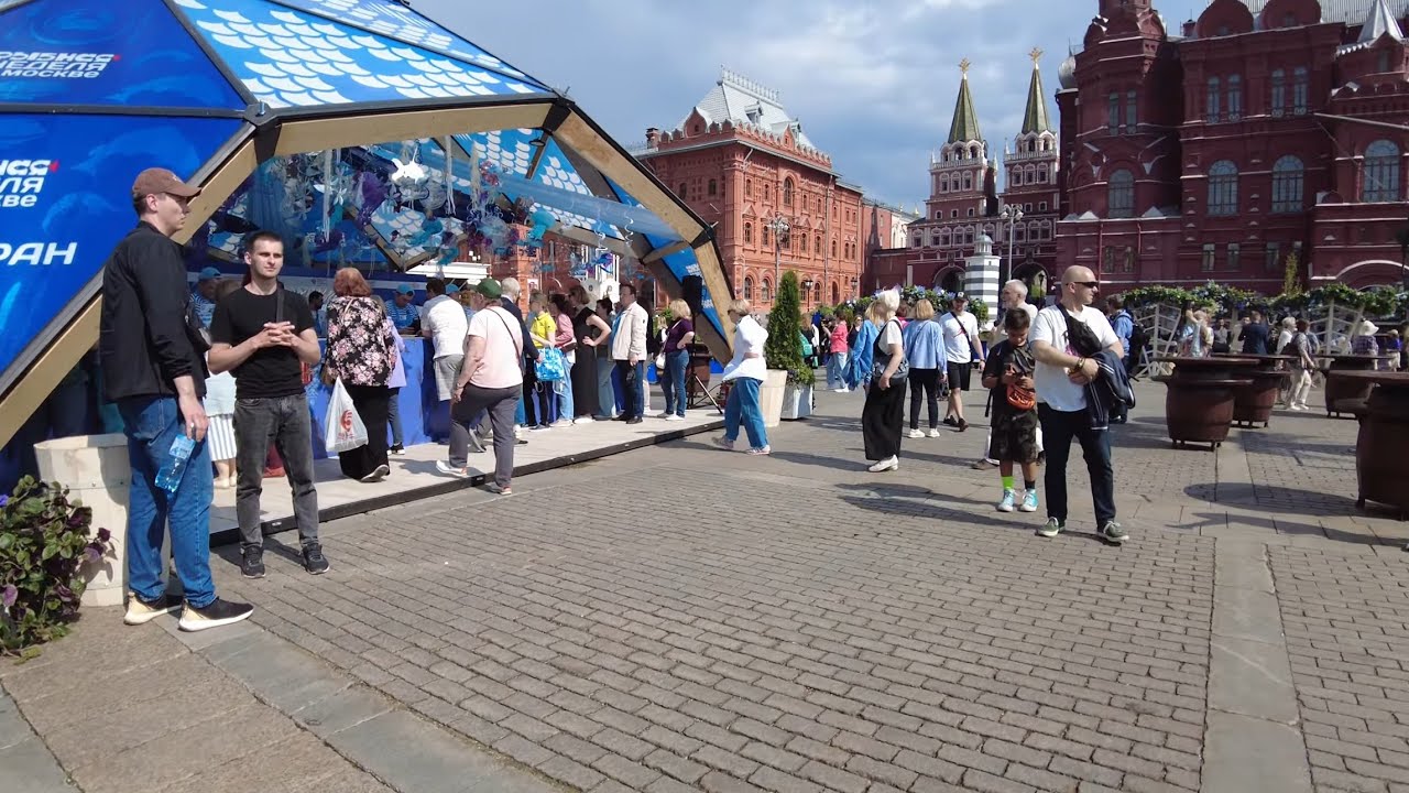4K p1 food festival Fish week, center Moscow, Okhotny Ryad, Kremlin ...
