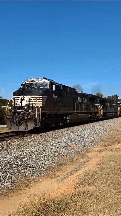 Super GE AC44C6M "strollin by" HIGH Pitch Blast! Norfolk Southern #4621 - #153 @rider22 - YouTube
