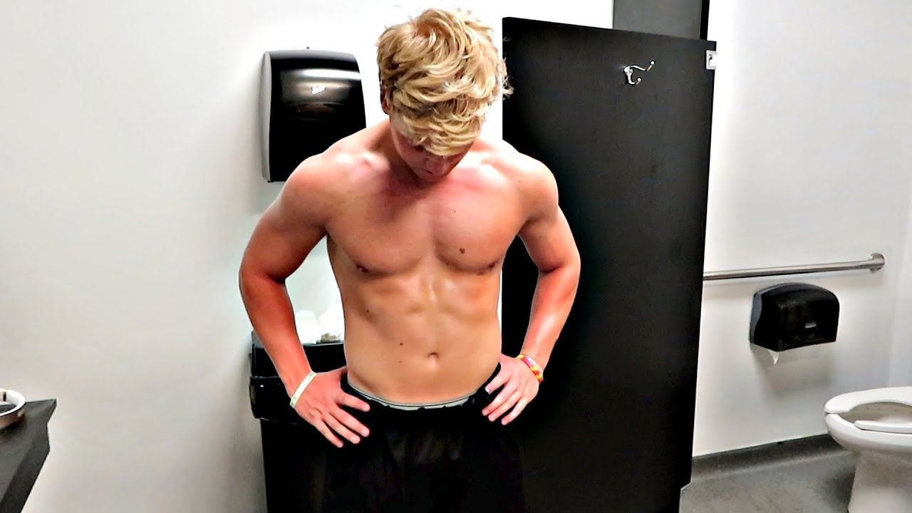 Crazy Chest Workout 18 Year Old Bodybuilder Larson Ford Youtube