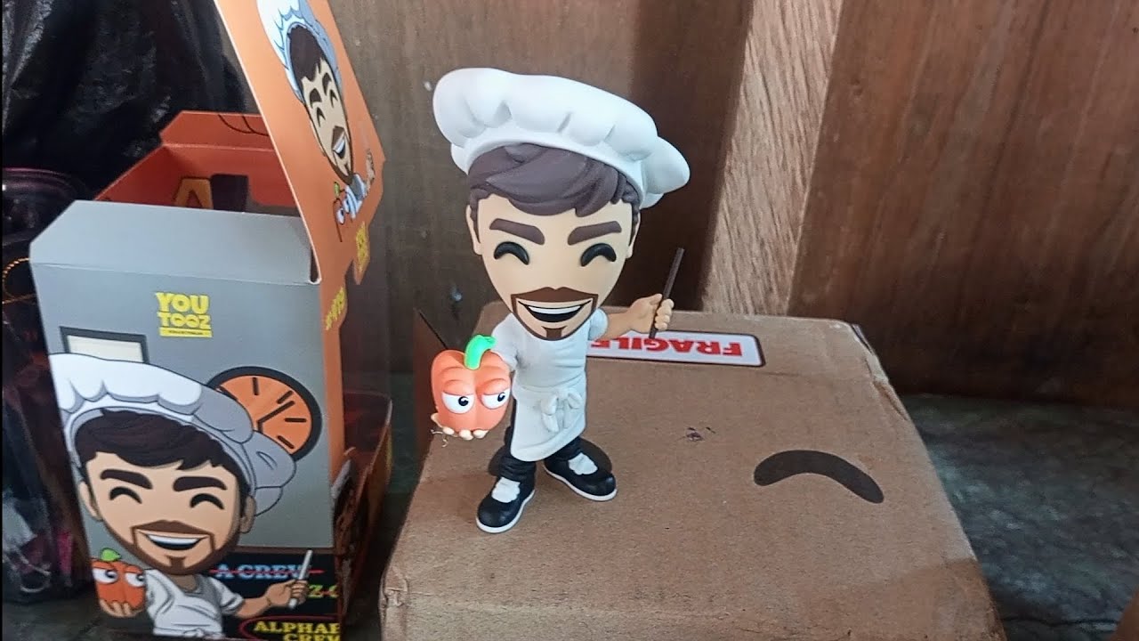 Unboxing a @Youtooz figurine - YouTube