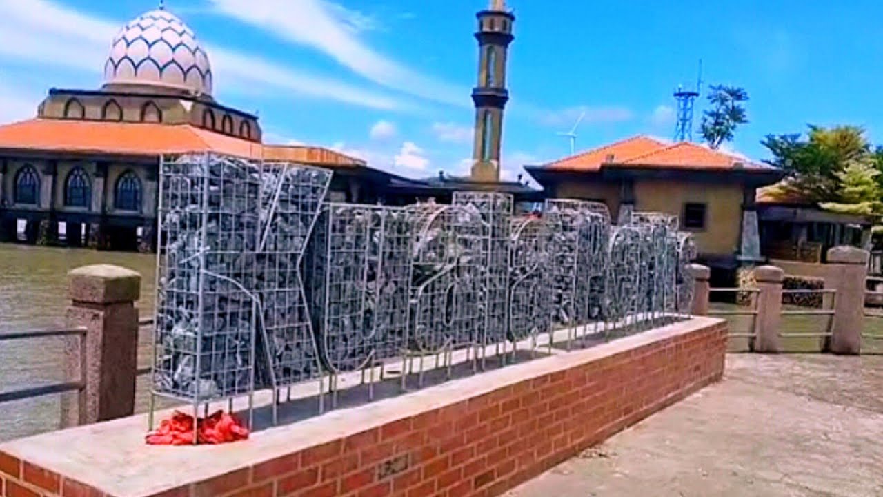 Floating Mosque In Malaysia | Melodious Voice of Quran - YouTube