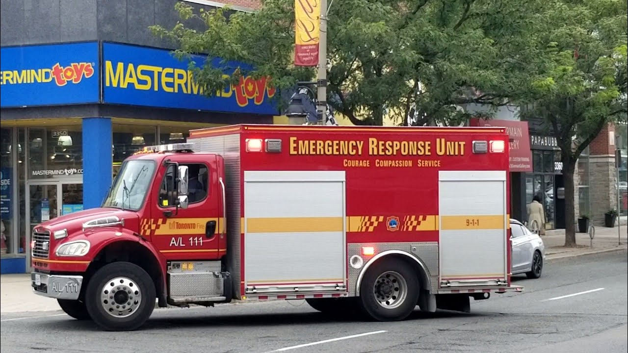 Toronto Fire AL111 Responding (lights only) - YouTube