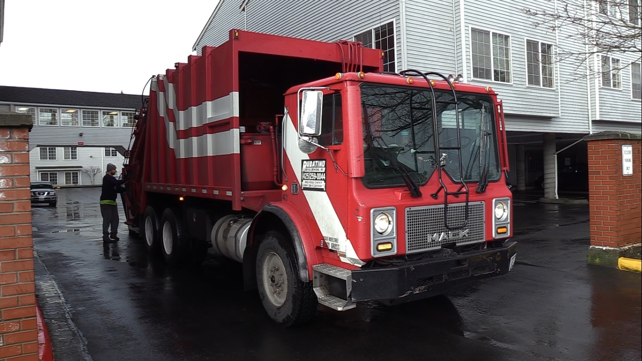 1989 Mack MR Leach 2RII - YouTube