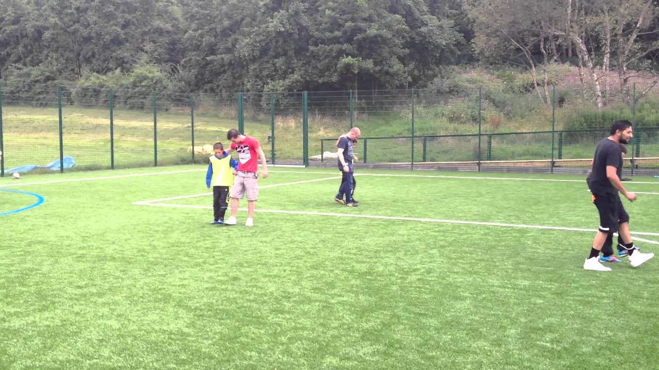 Wibsey Lions U11's 3 legged football - YouTube