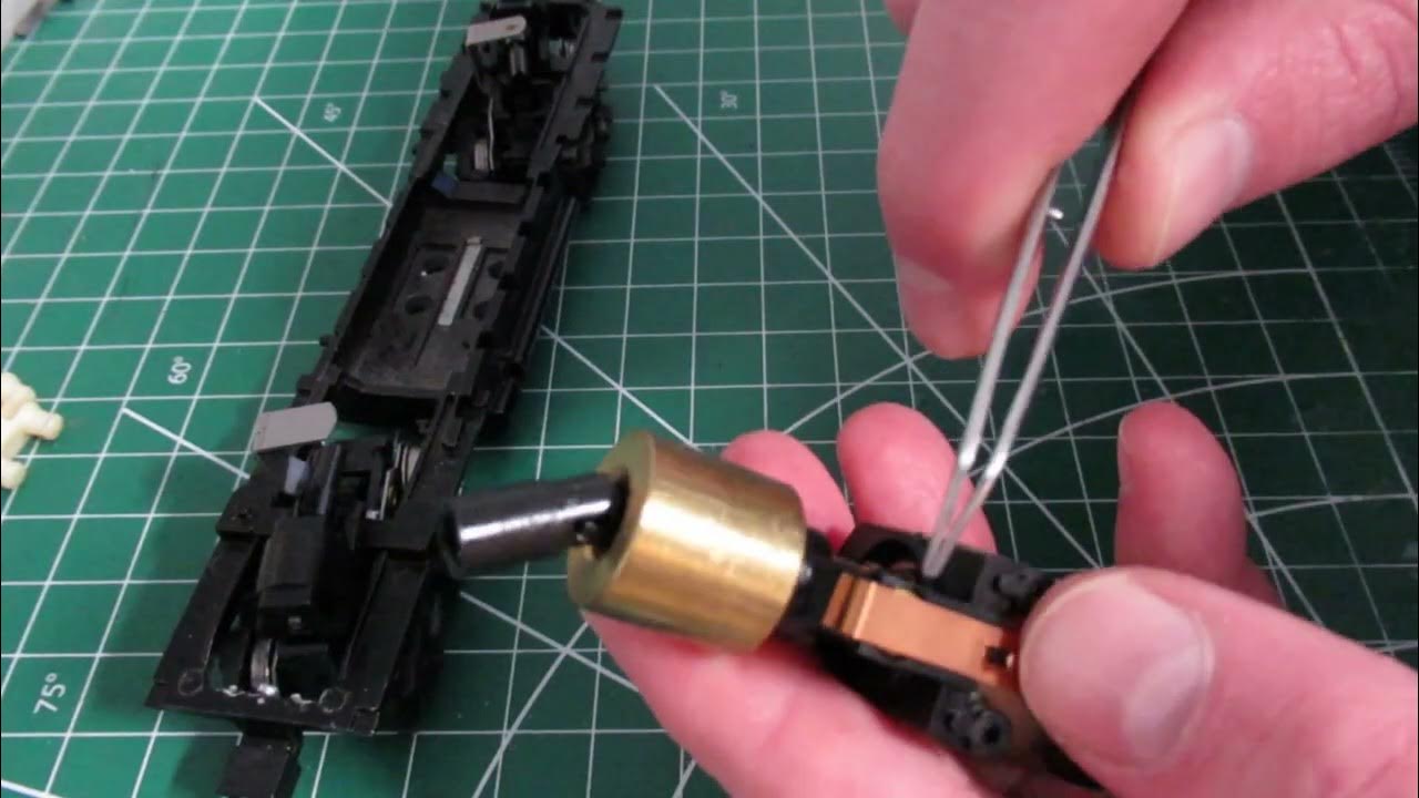 Project: Athearn CB&Q EMD GP35 #989 - Part 1 - YouTube