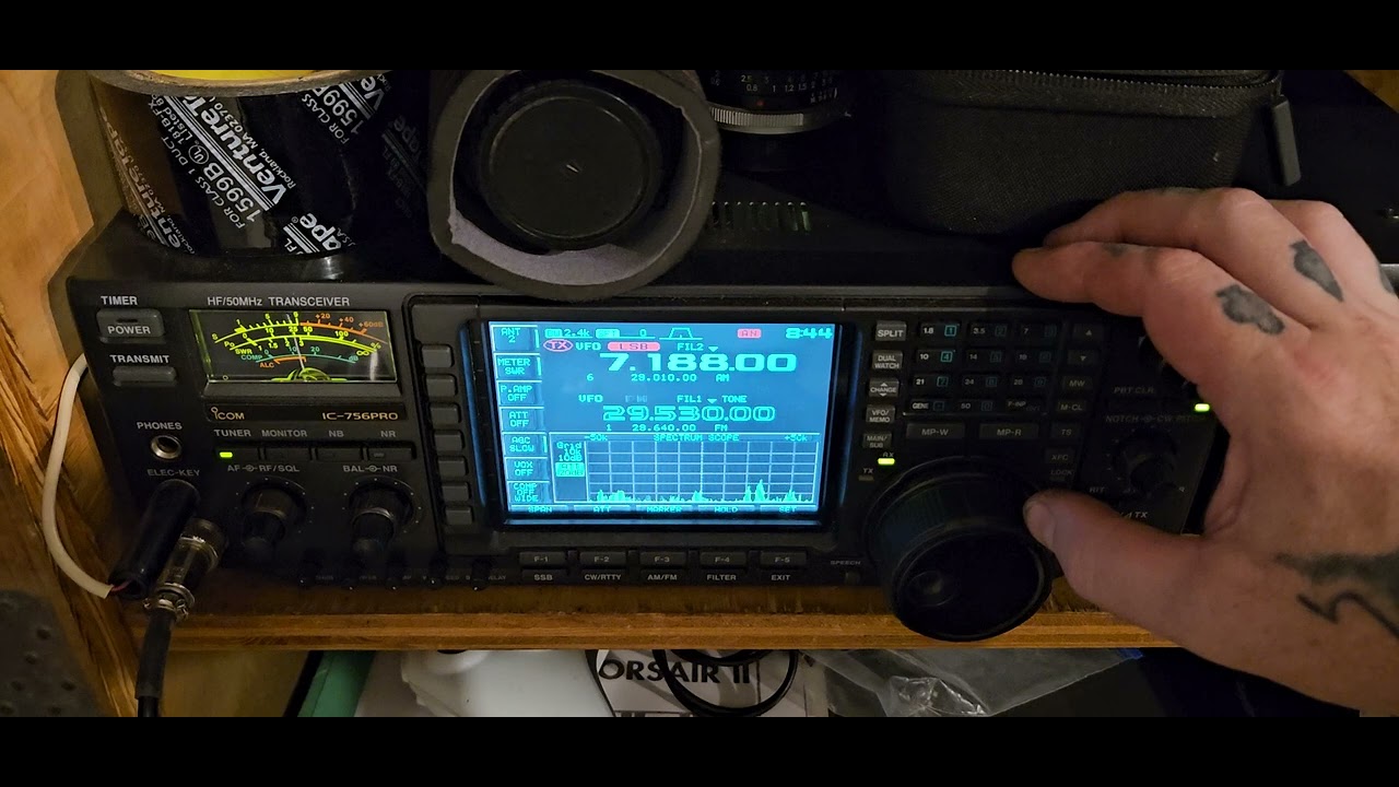 40m ham radio is alive. lots qso and contest special stations - YouTube