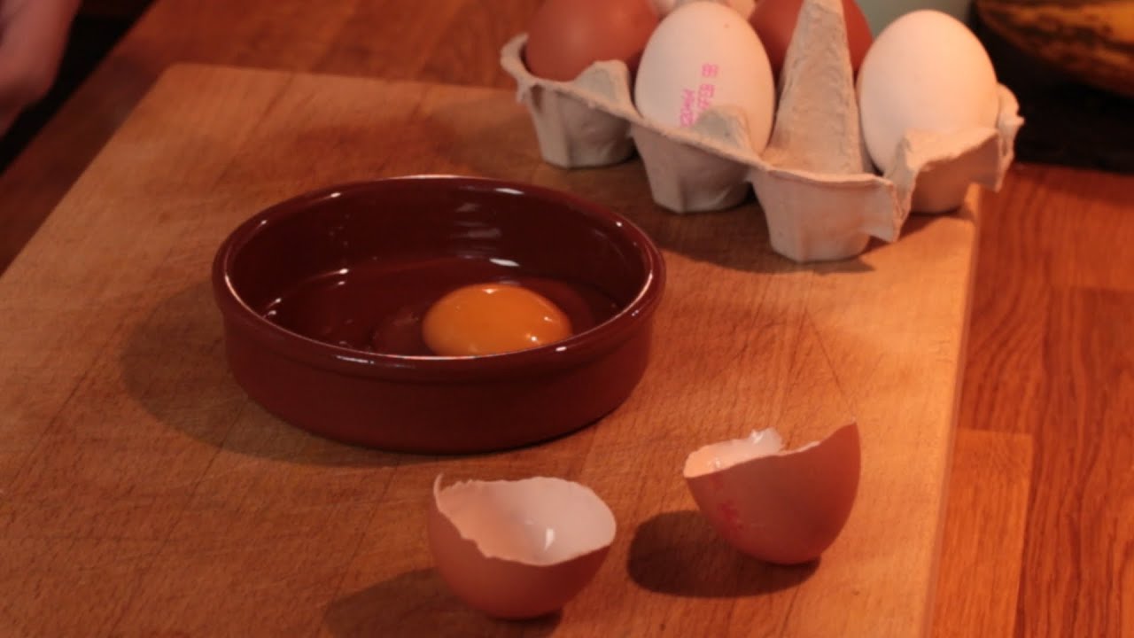 How I... Crack an Egg (WITHOUT getting broken Shell in your Egg) - YouTube