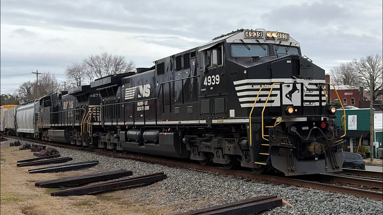NS 4939 leads a very long 15R with a friendly engineer. 2-21-2026 - YouTube