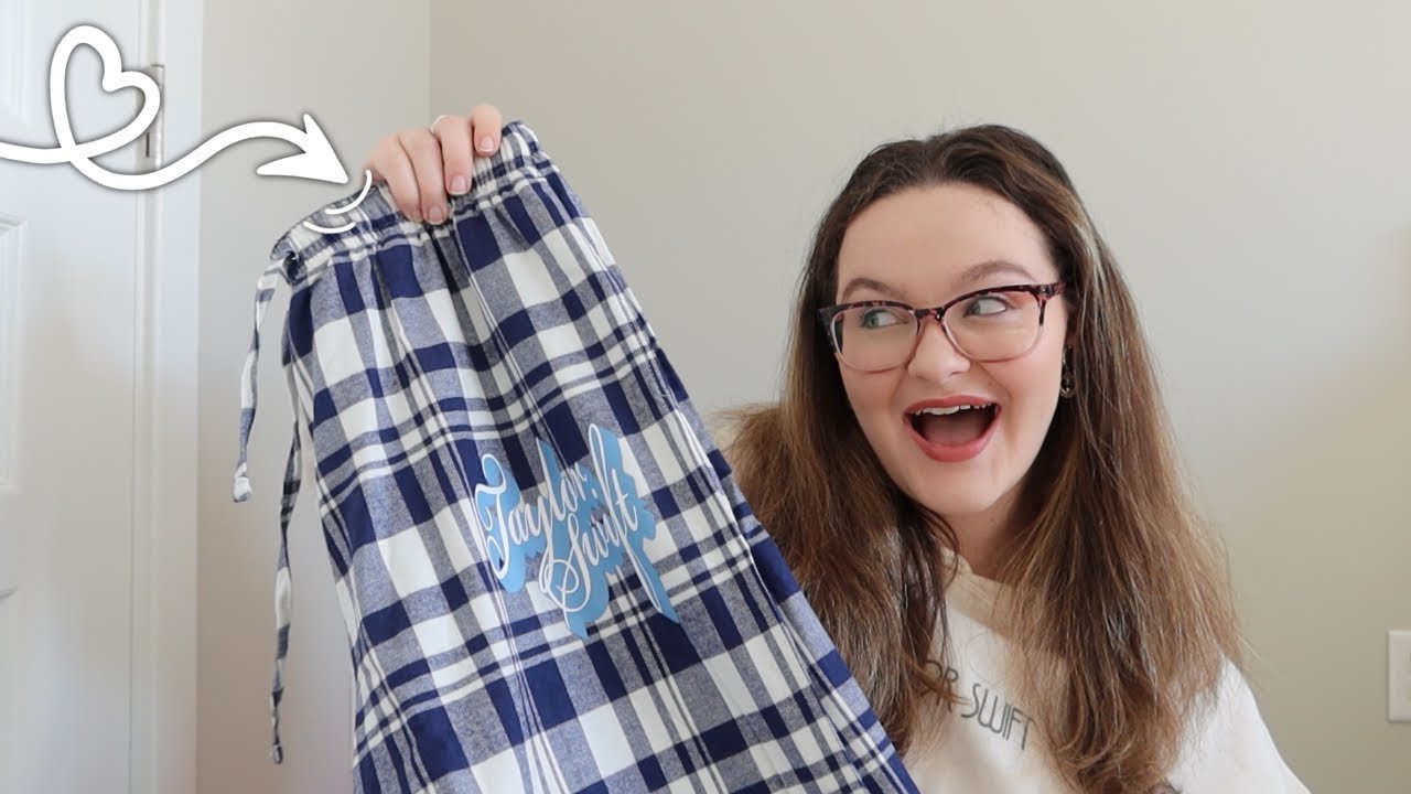 UNBOXING THE TAYLOR SWIFT FEARLESS FLANNEL PJ PANTS - YouTube