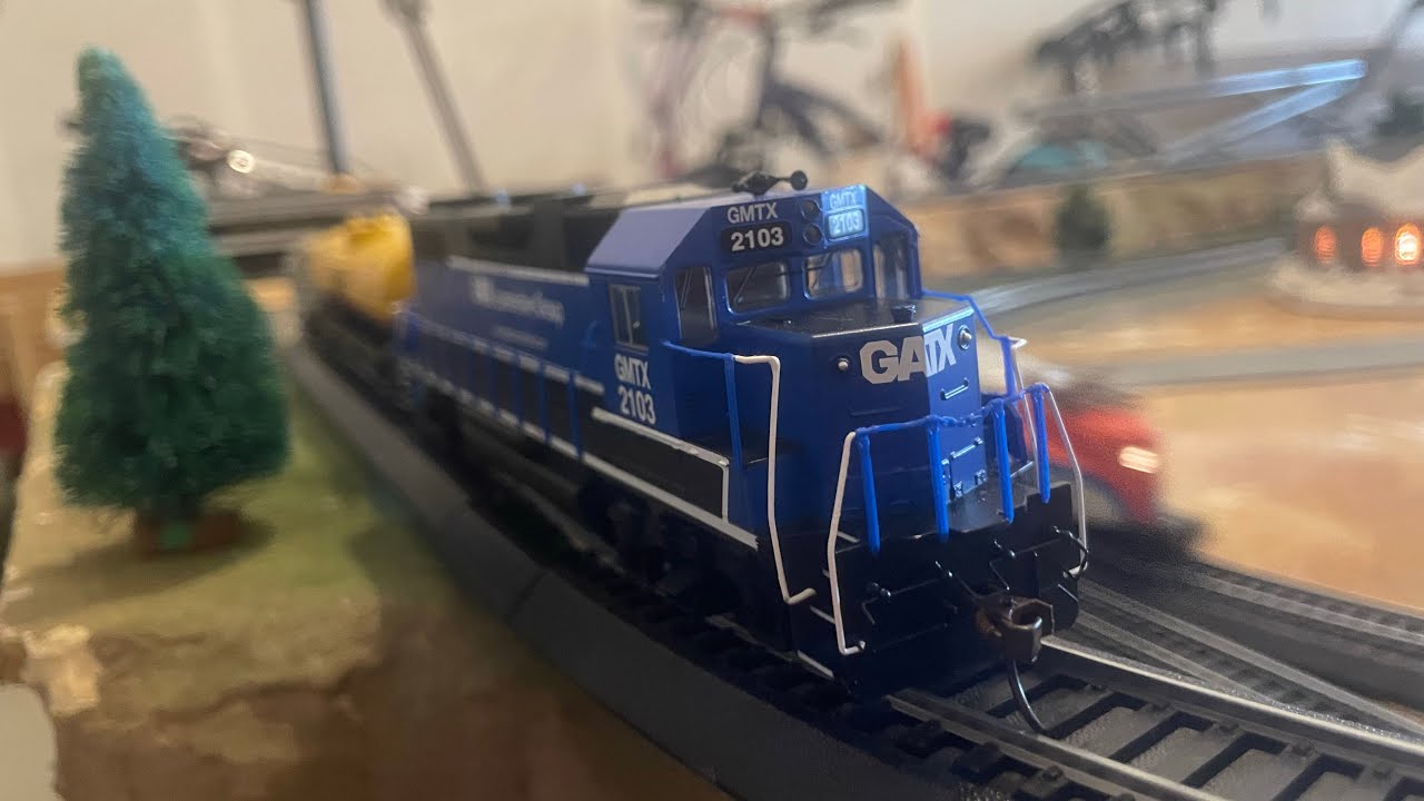 Unboxing and reviewing a GATX ho scale locomotive 🚂 - YouTube