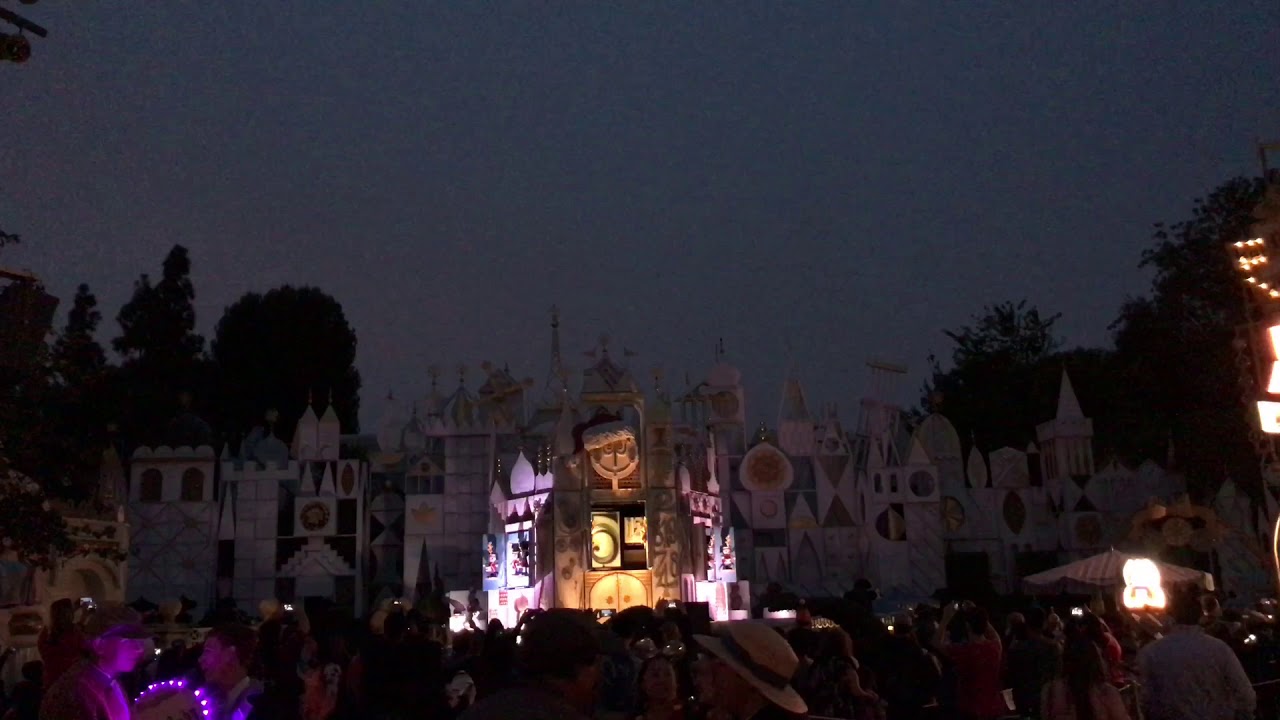 “it’s a small world” Holiday Facade Lighting Ceremony - Disneyland Park ...