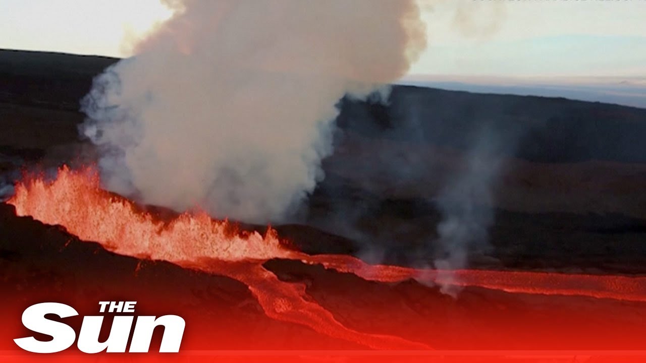 Hawaii's Manua Loa volcano erupts sending molten lava toward local ...