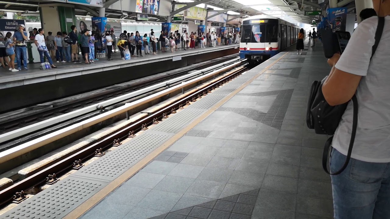 BTS Skytrain『EMU-A1』Arriving to Ekkamai Station「Car 26」 - YouTube