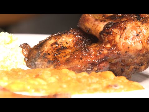 He serves BBQ to Bill & Hillary Clinton - YouTube