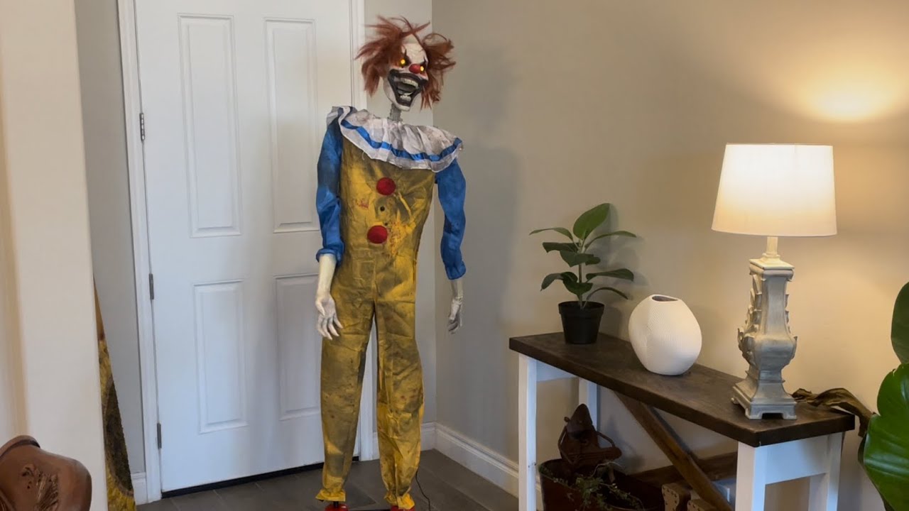 Spirit Halloween 2015 Online Only Twitching Clown Demo - YouTube
