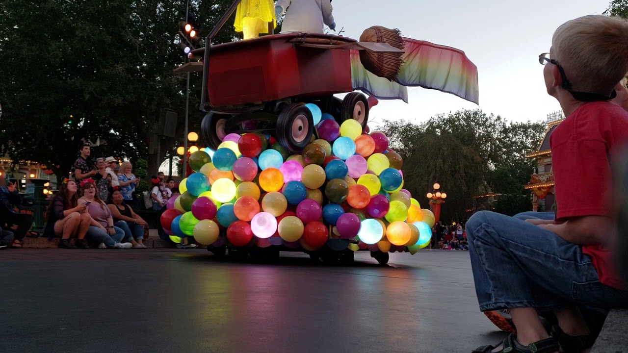 Pixar Play Parade 2018 Oct 20 - YouTube