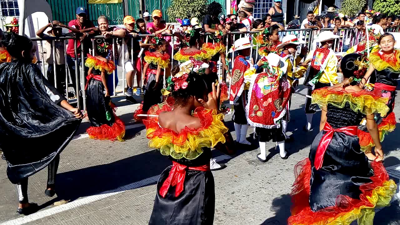 ARTE CARNAVALERO INFANTIL en el Carnaval de los Niños con YARLETH CALIZ ...