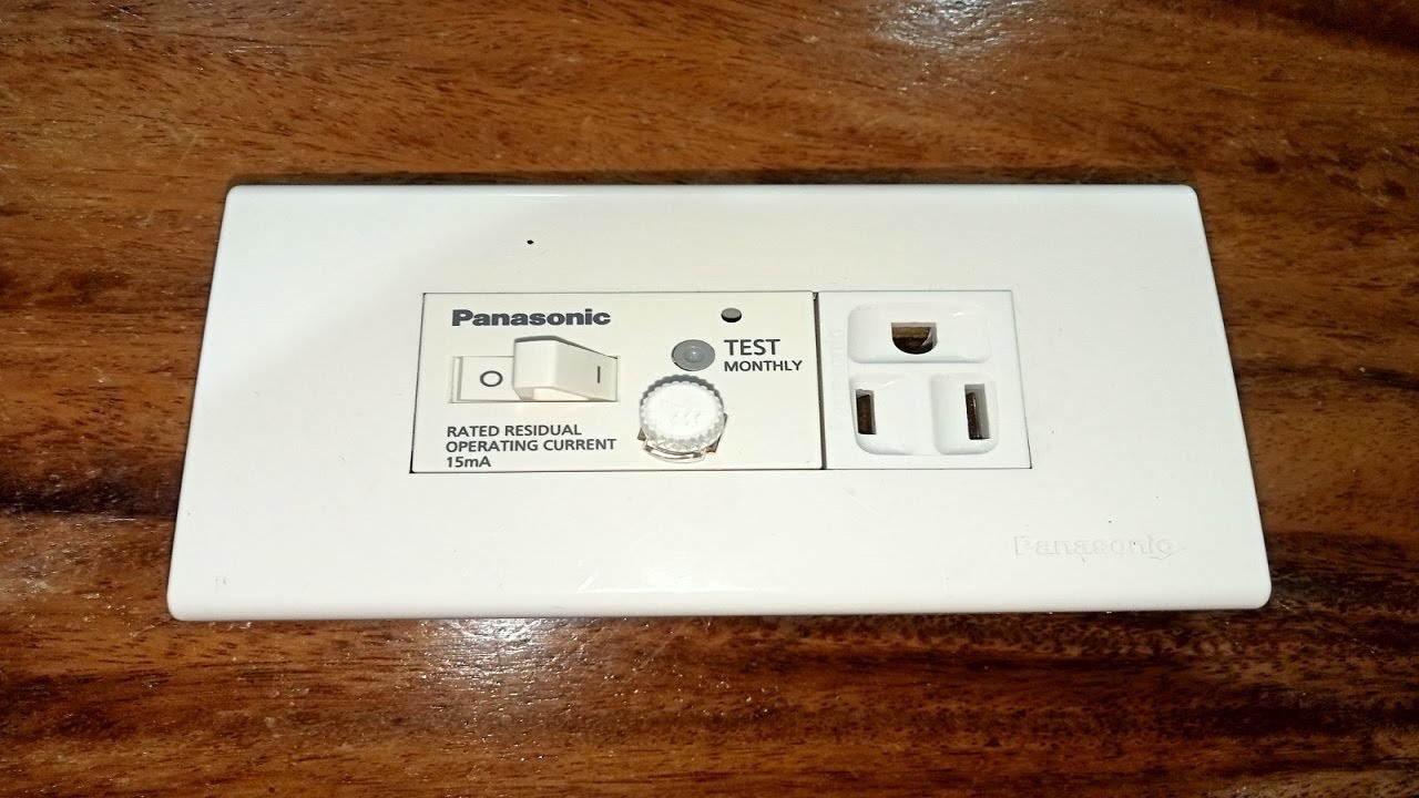 Inside the Panasonic Wide Series GFCI Outlet Model WEGP1741W P Teardown ...