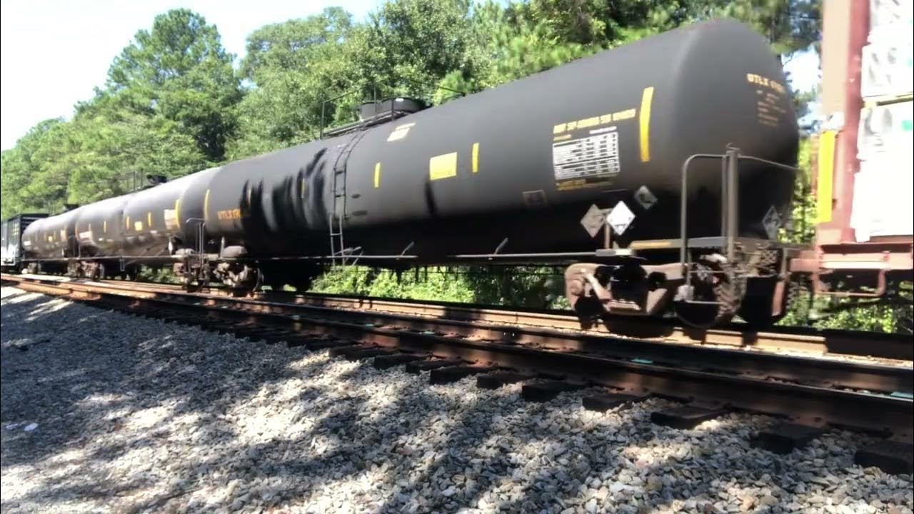 CSX M400 Long NB Manifest Train with mid Train DPU Alright - YouTube