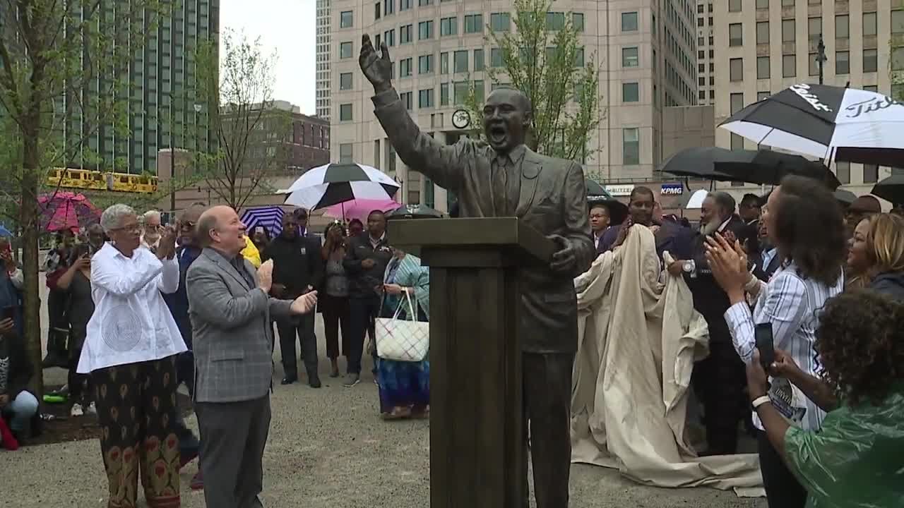 Rev. Dr. Martin Luther King, Jr. statue unveiled in Hart Plaza - YouTube