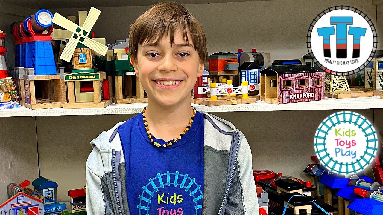 Totally Thomas Town Packages with Kids Toys Play - YouTube