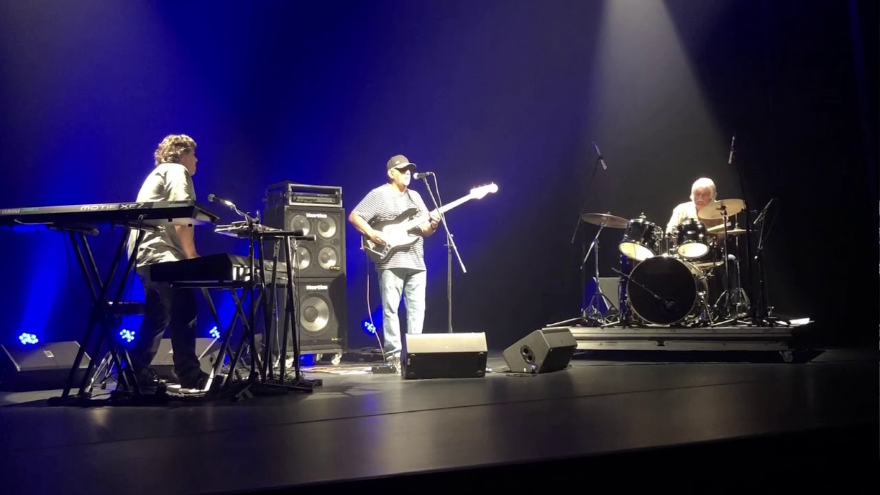 Last Summer In Rio (Bertrami) - Azymuth - YouTube