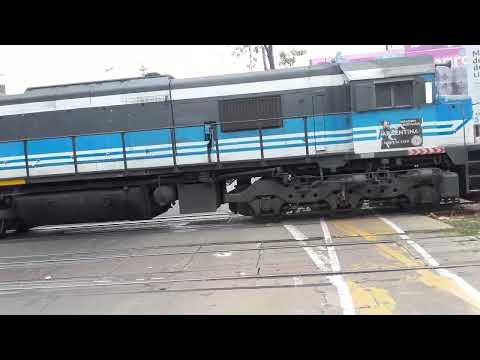 GM GT-22 CW-2 A914 con tren de pasajeros 4514 Haedo-Temperley de 10.30 saliendo de Haedo - YouTube