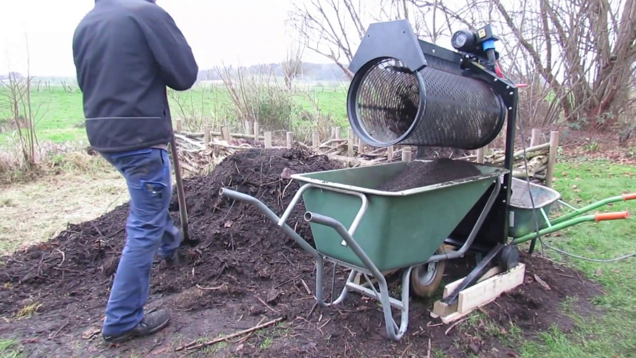 Compost zeven - YouTube