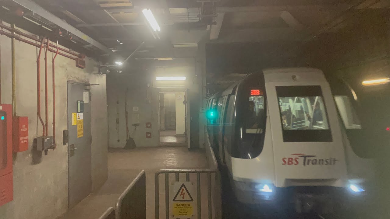 SBS Transit NEL Alstom Metropolis C751C [7059/7060] arriving Buangkok ...