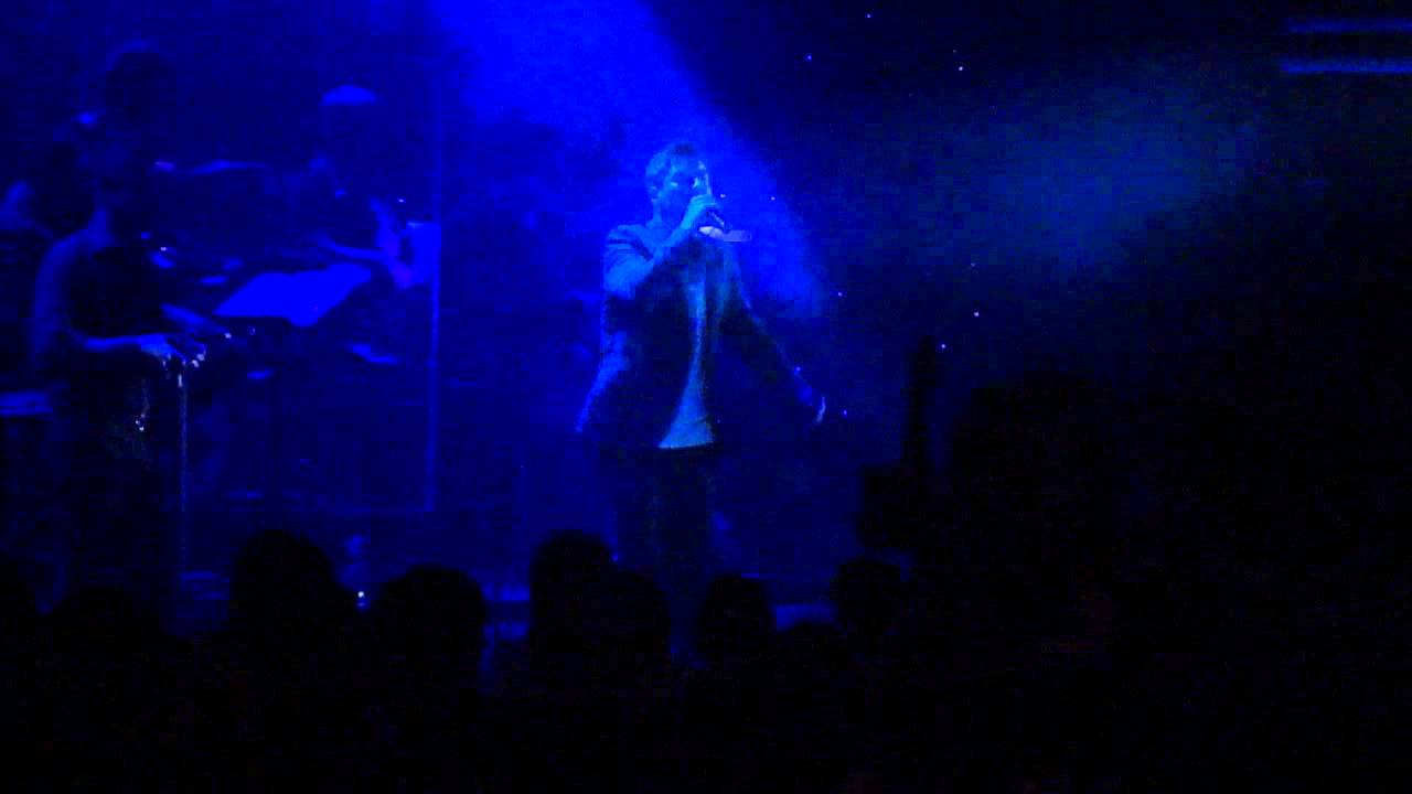 οσο εγω κανενας-Γαλανος live ROMeo 2013 - YouTube
