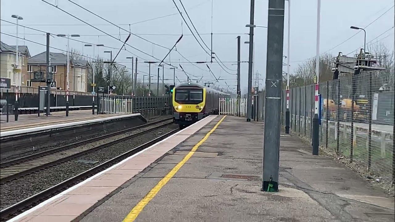 East Midlands Railway Class 360 Desiro passing Harlington - YouTube