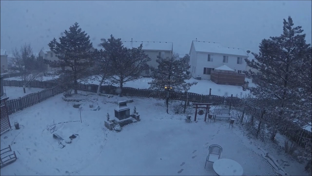 Timelapse of RARE late-April snow in Chicago - YouTube