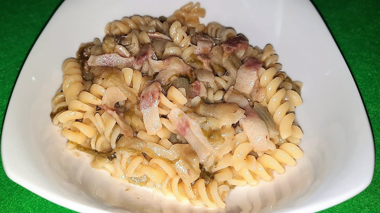 FUSILLI GUANCIALE E INDIVIA - YouTube