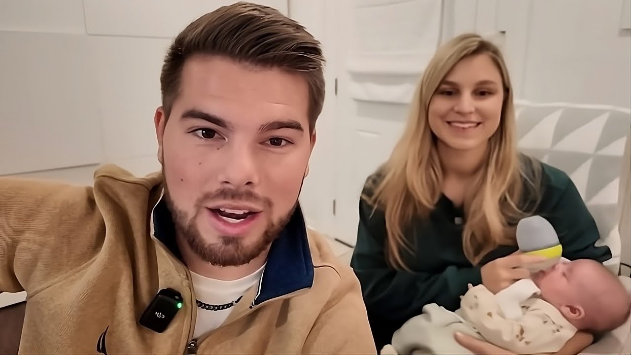 UPDATE! Lydia Bates Share Sweet Moments Decorate The Christmas Tree ...