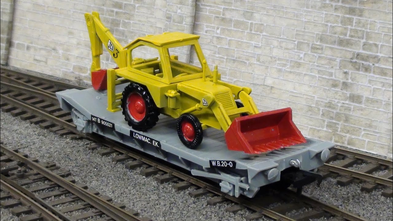 Deneside 54; Special Delivery - Dapol/Kitmaster Lowmac and JCB - YouTube