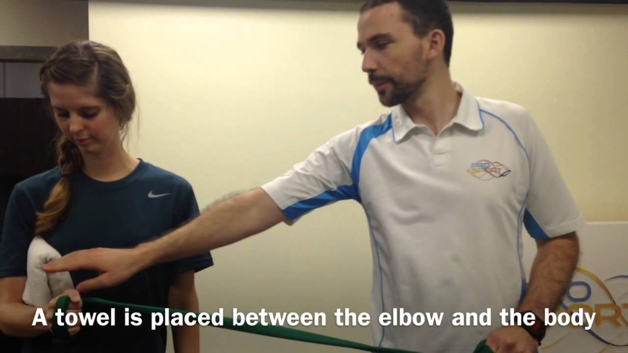 Have a shoulder injury? Stian Le Roux, our phsyiotherapist shows you ...
