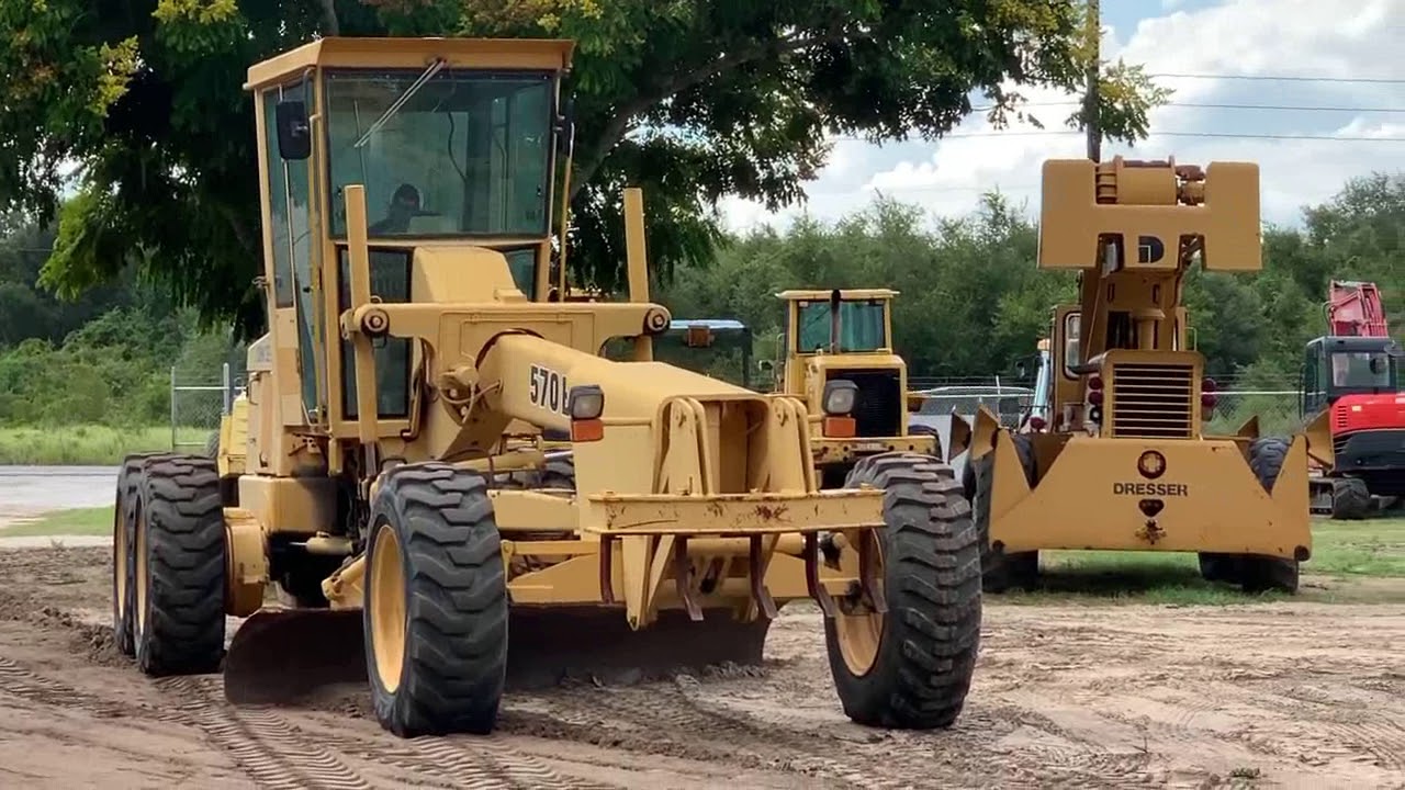 John Deere 570B - YouTube