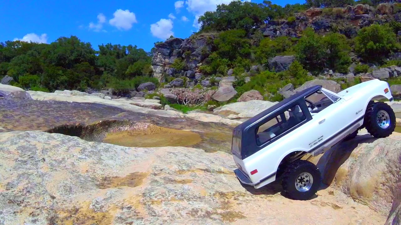 axial scx10 ii blazer/rc4wd 4runner river fun - YouTube