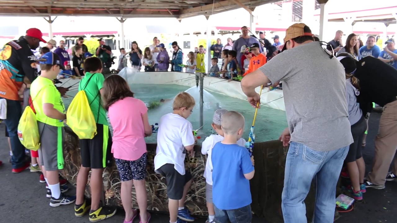 Kids Club Fishing With Tony Stewart - YouTube