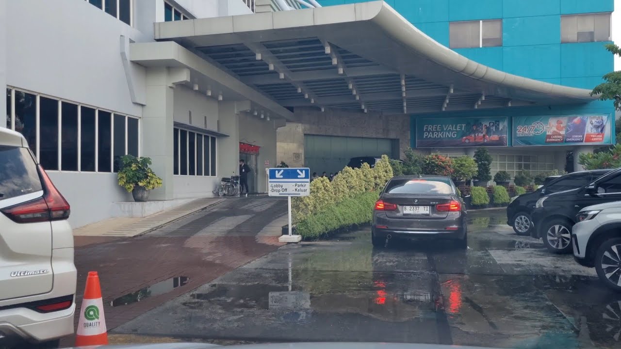 Tempat Parkir Rumah Sakit EMC Pulomas - 2025 - YouTube