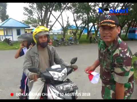 06 - KASUARI NEWS - KORAMIL WASIOR BAGI BENDERA MERAH PUTIH JELANG HUT ...