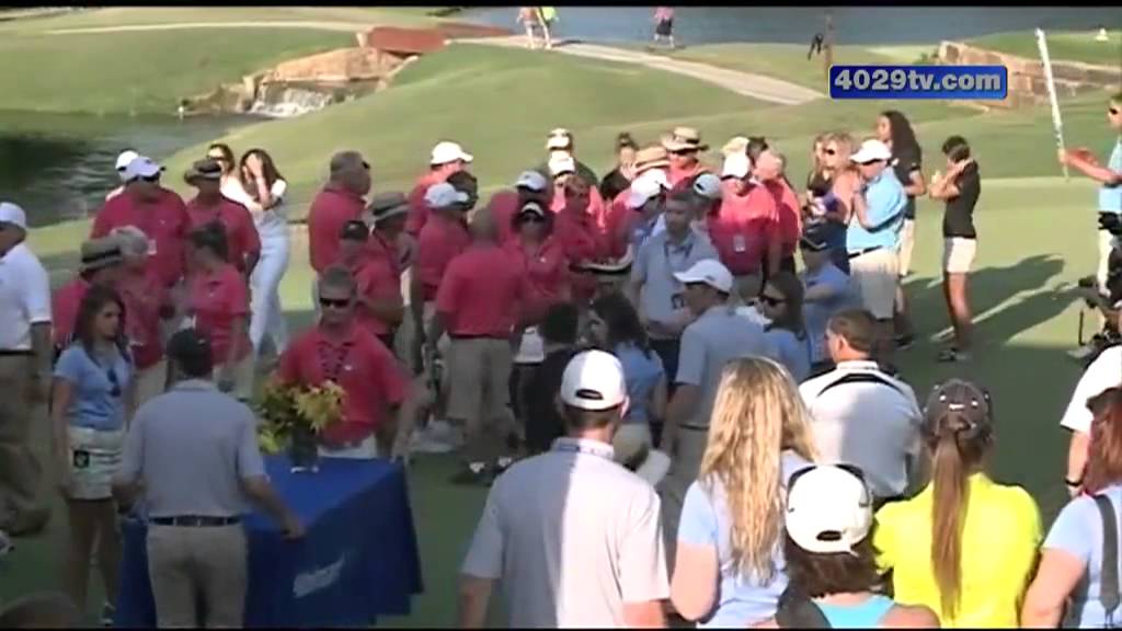 Golf tournament draws big crowds - YouTube